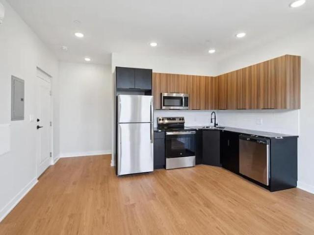 1 Br, 1 bath, Condo 4147 W Girard Ave