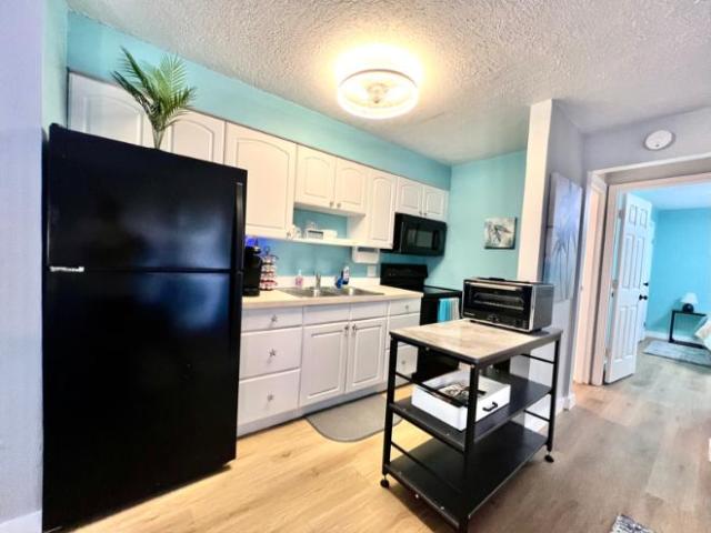 1 Br, 1 bath, Condo 4215 E Bay Dr