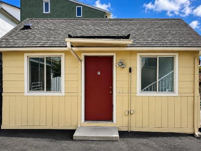 1 Br, 1 bath, Condo 4226 7th Ave NE