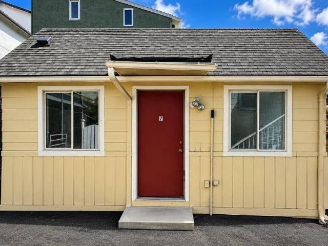 1 Br, 1 bath, Condo 4226 7th Ave NE