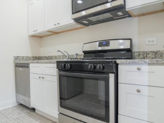 1 Br, 1 bath, Condo 4258 N Clark