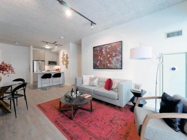 1 Br, 1 bath, Condo 427 E Ohio St