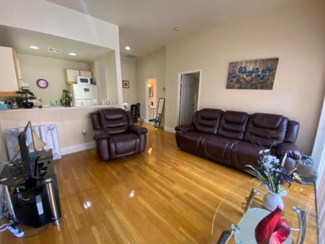 1 Br, 1 bath, Condo 42 Worcester Sq