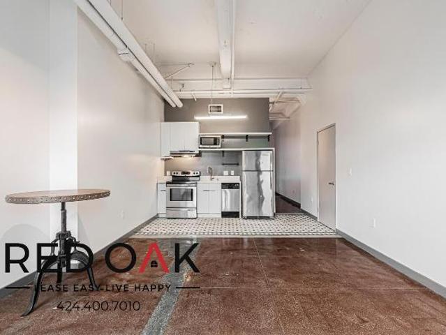 1 Br, 1 bath, Condo 430 S Broadway Ave