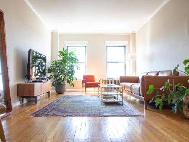 1 Br, 1 bath, Condo 434 W Roscoe St