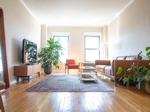1 Br, 1 bath, Condo 434 W Roscoe St