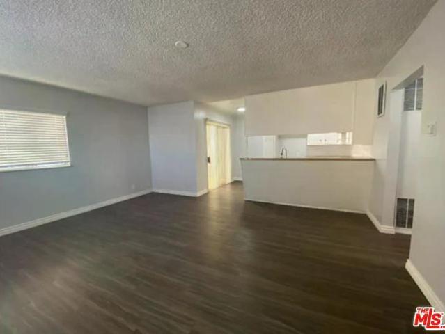 1 Br, 1 bath, Condo 4379 W 141st St