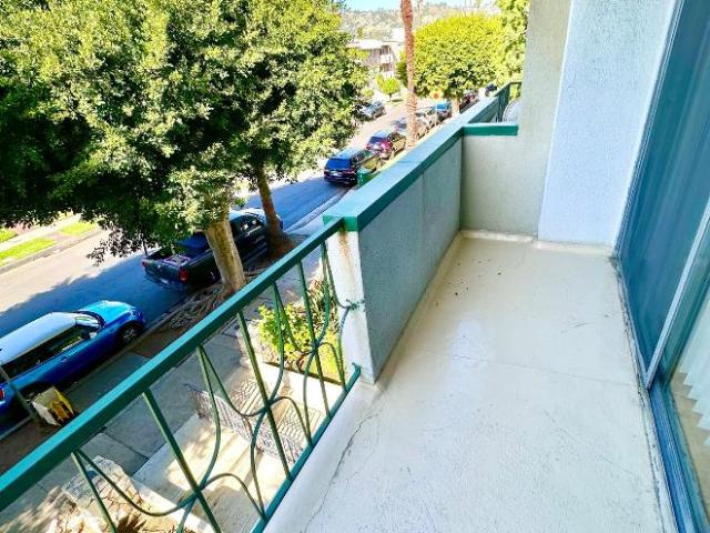 1 Br, 1 bath, Condo 440 N Hayworth Ave