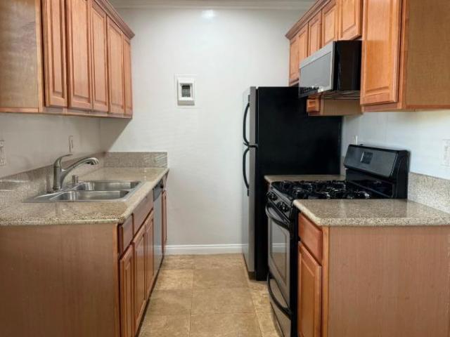 1 Br, 1 bath, Condo 4415 Inglewood Blvd