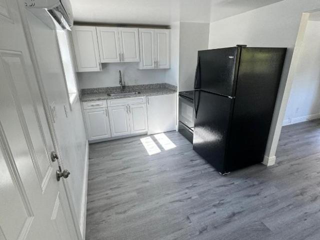 1 Br, 1 bath, Condo 4421 N Clark Ave