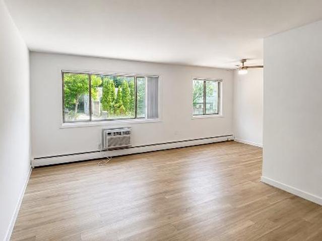 1 Br, 1 bath, Condo 4465 Macarthur Blvw NW