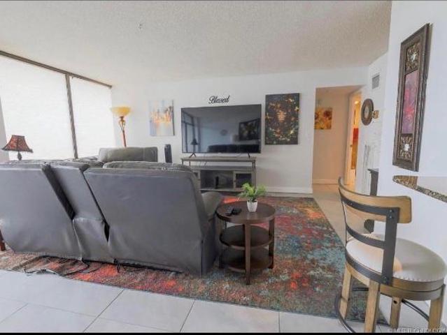 1 Br, 1 bath, Condo 450 W 7th St