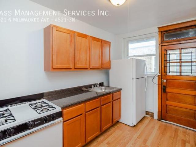 1 Br, 1 bath, Condo 4521 N Milwaukee Ave