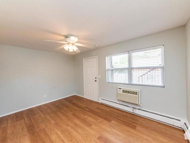 1 Br, 1 bath, Condo 4537 North Dover