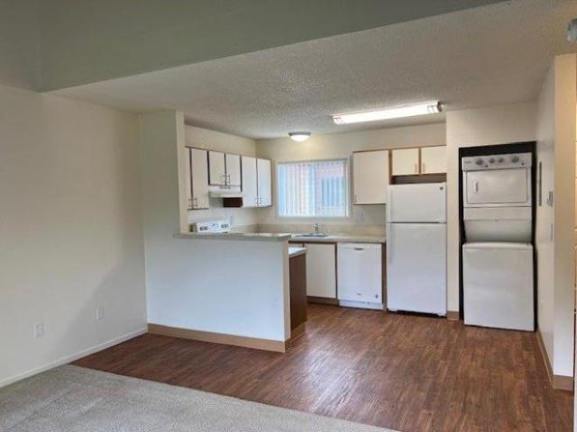 1 Br, 1 bath, Condo 4550 SW Murray Blvd