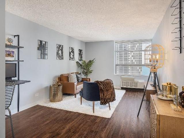 1 Br, 1 bath, Condo 457 East Ohio St