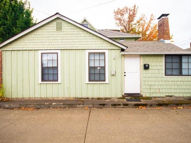 1 Br, 1 bath, Condo 457 SW Washington Ave