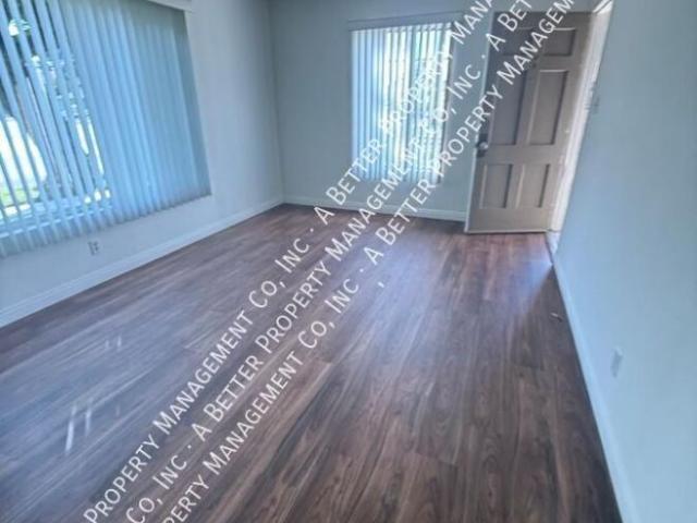 1 Br, 1 bath, Condo 4596 Banner Dr