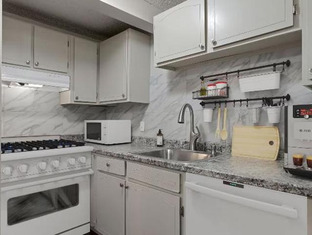 1 Br, 1 bath, Condo 45 Bonnymede Road