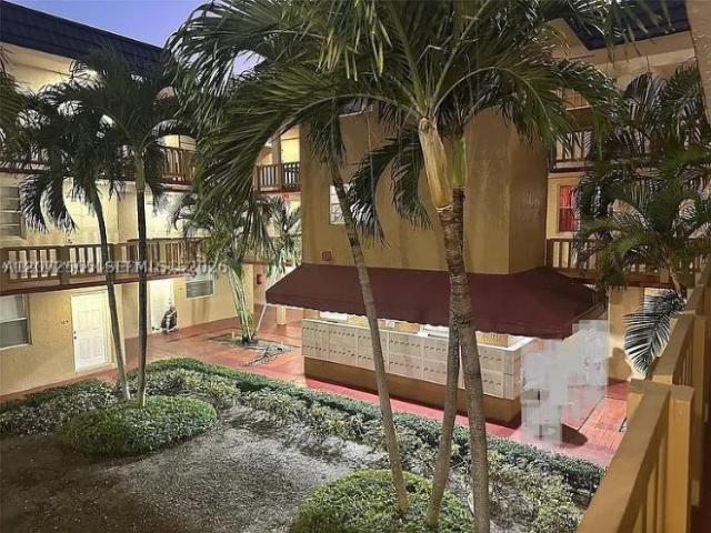1 Br, 1 bath, Condo 4655 Palm Ave