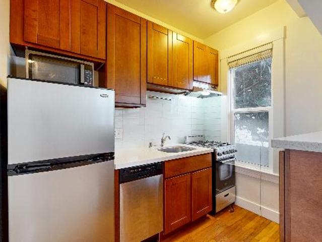 1 Br, 1 bath, Condo 470 14th St