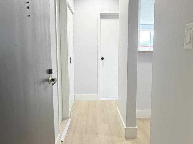 1 Br, 1 bath, Condo 471 Tecumseh Rd W