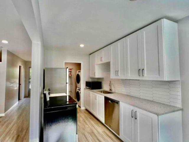 1 Br, 1 bath, Condo 4729 40th Ave NE