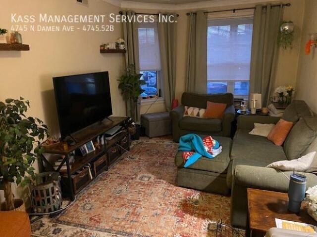 1 Br, 1 bath, Condo 4745 N Damen Ave