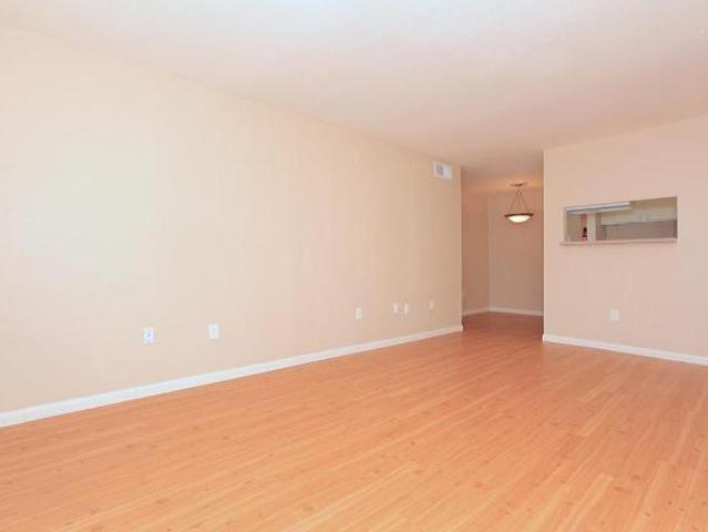 1 Br, 1 bath, Condo 4747 Burke Rd