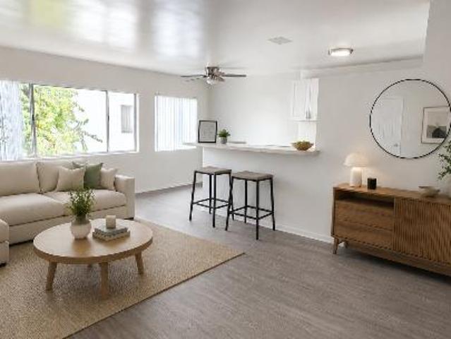 1 Br, 1 bath, Condo 4741 S Slauson Ave