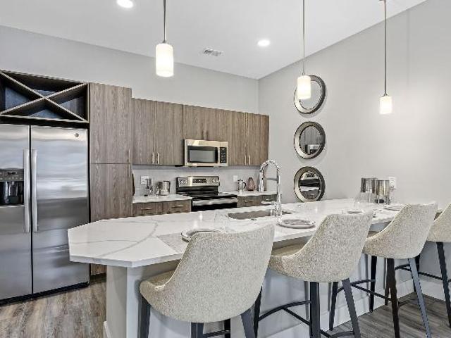 1 Br, 1 bath, Condo 4751 Aspire Blvd