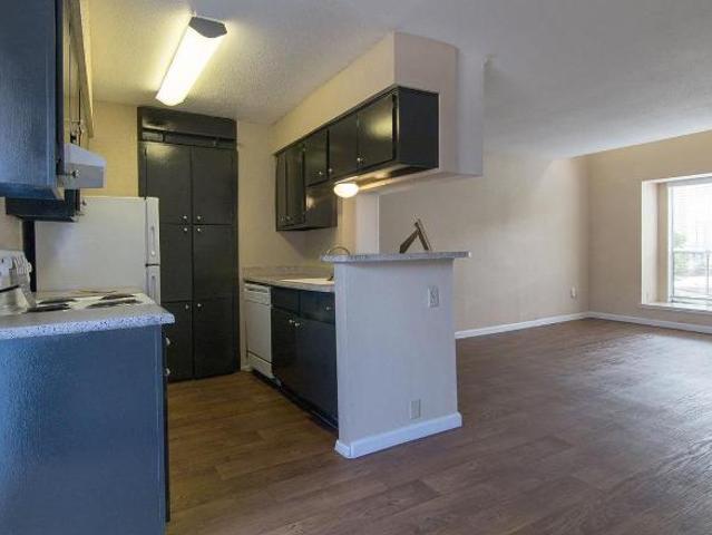 1 Br, 1 bath, Condo 4800 Lamonte Ln