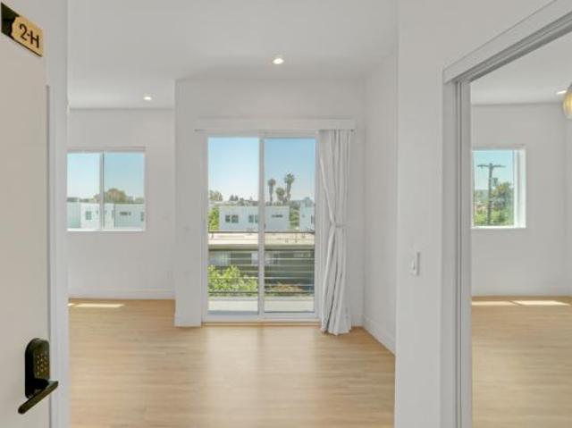 1 Br, 1 bath, Condo 4800 4802 S Slauson