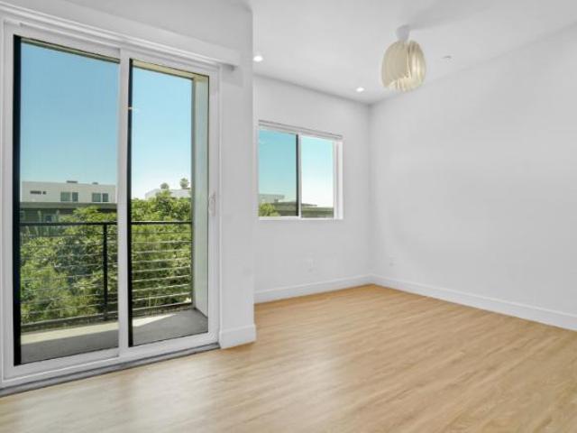 1 Br, 1 bath, Condo 4800 4802 S Slauson