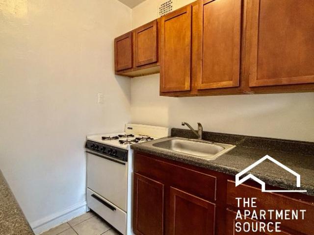 1 Br, 1 bath, Condo 4829 North Damen Ave