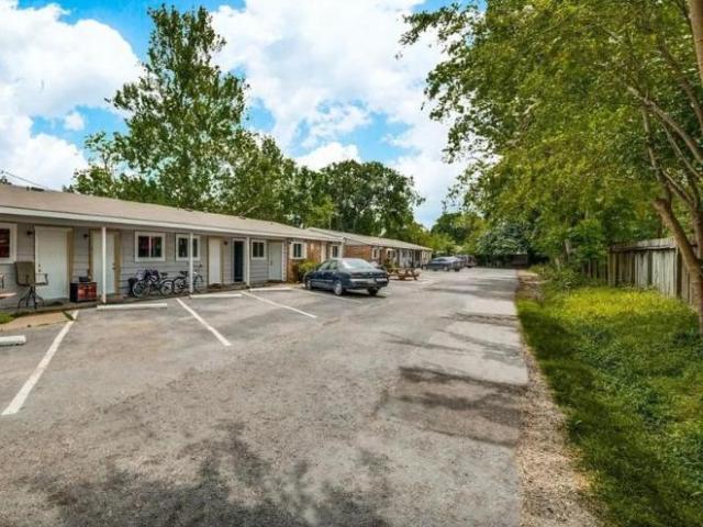 1 Br, 1 bath, Condo 4820 Oaks Ave