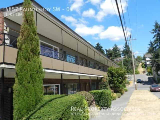 1 Br, 1 bath, Condo 4857 Fauntleroy SW