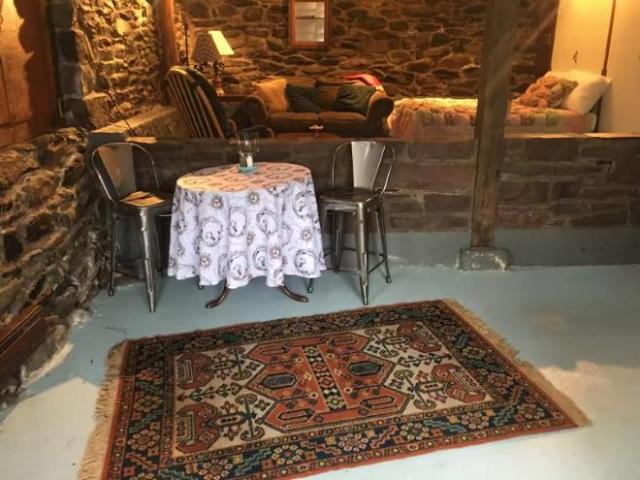 1 Br, 1 bath, Condo 4867 River Rd