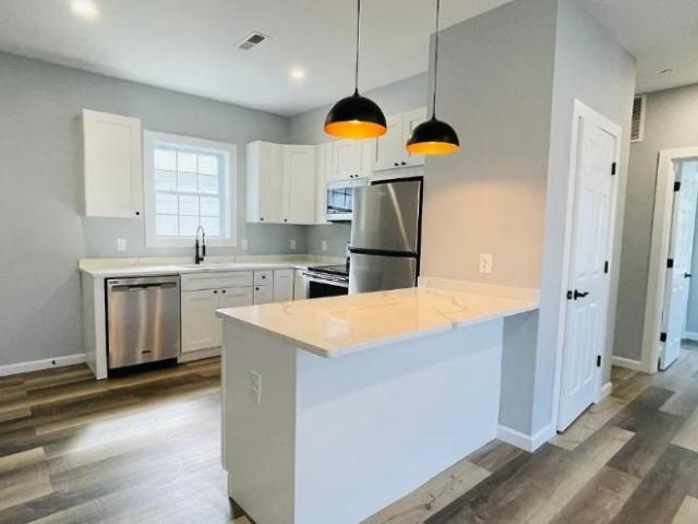 1 Br, 1 bath, Condo 487 Lincoln St
