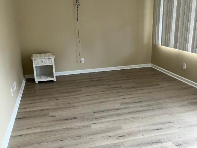 1 Br, 1 bath, Condo 4880 Locust St NE