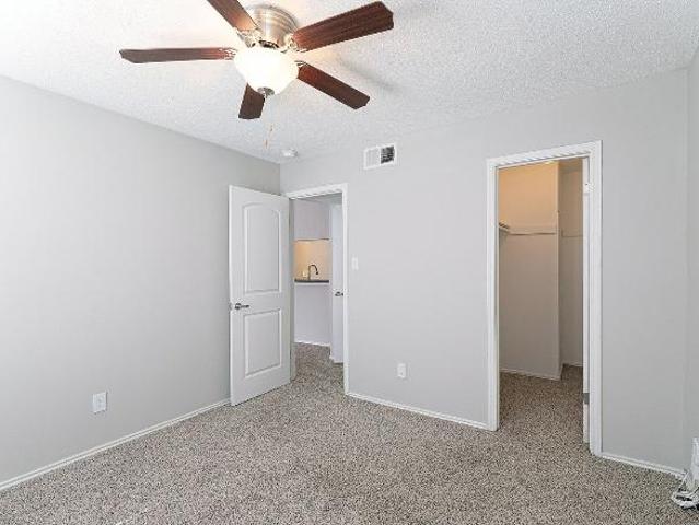 1 Br, 1 bath, Condo 4900 Usaa Blvd