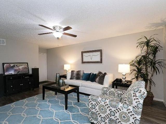 1 Br, 1 bath, Condo 4900 Usaa Blvd