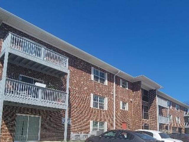 1 Br, 1 bath, Condo 4901 Belmont