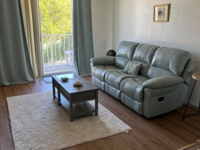 1 Br, 1 bath, Condo 500 Executive Center Dr