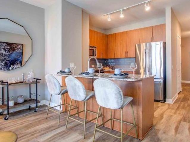 1 Br, 1 bath, Condo 501 E Illinois