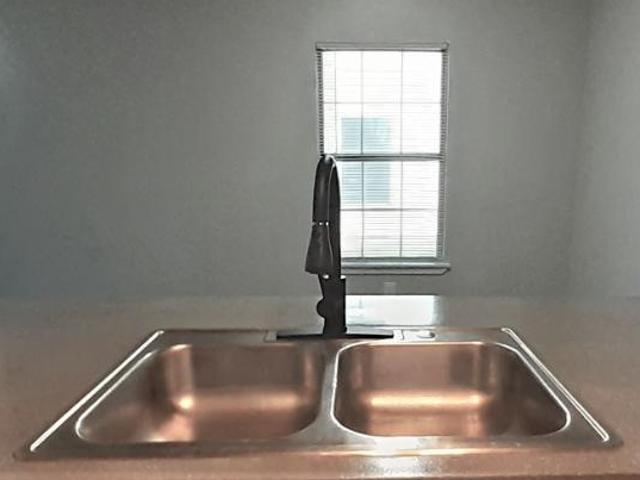 1 Br, 1 bath, Condo 5151 Broadway Ave