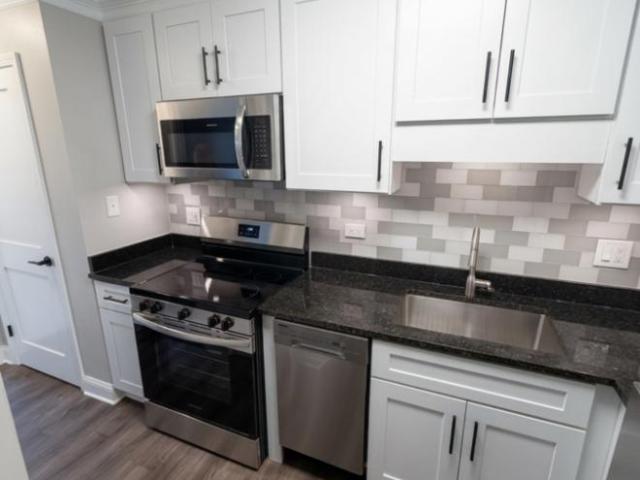 1 Br, 1 bath, Condo 5152 Fairview Ave