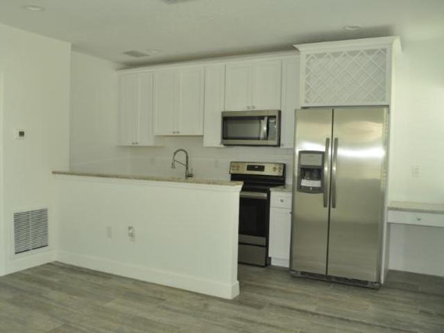 1 Br, 1 bath, Condo 520 Holt Ave