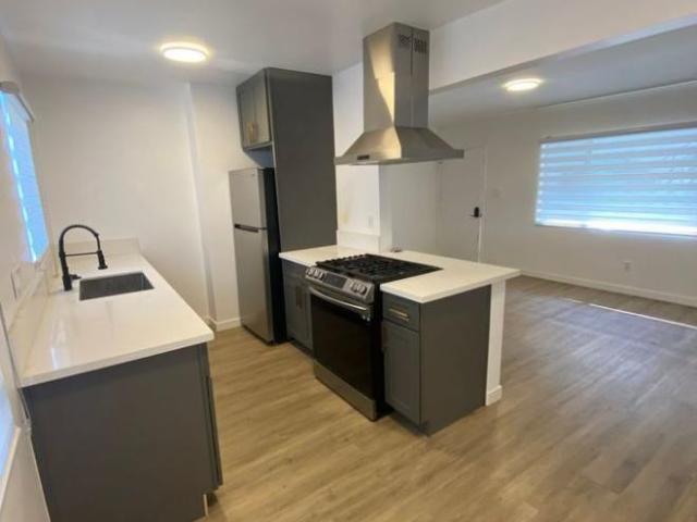 1 Br, 1 bath, Condo 521 E Live Oak Avenue