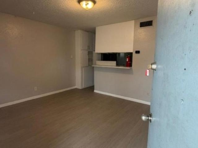 1 Br, 1 bath, Condo 5220 Weber Road
